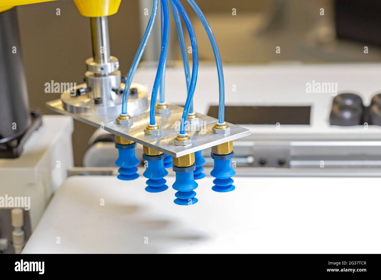Robotic Arm With Vacuum Suction at Conveyor Belt Stock Photo - Alamy