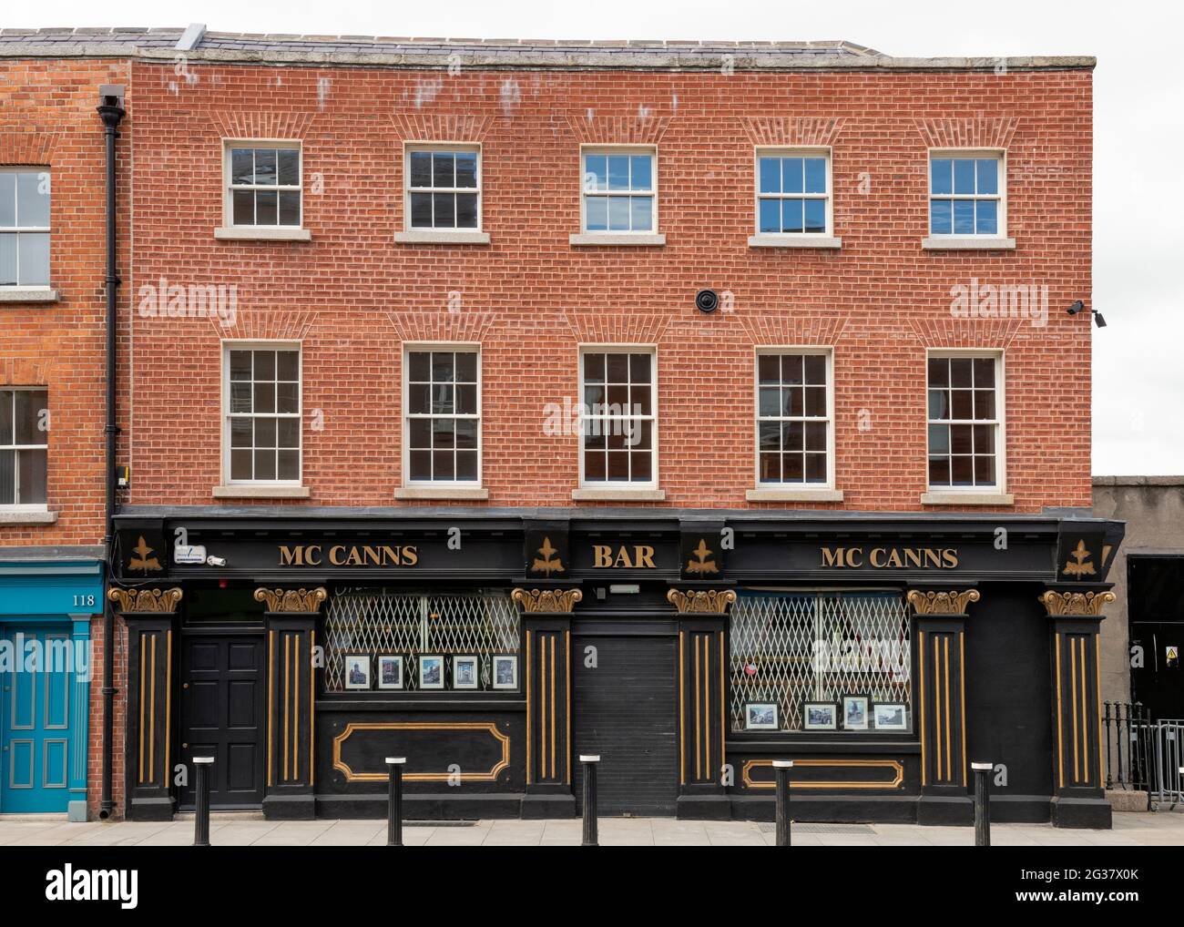 St james bar hi-res stock photography and images - Alamy