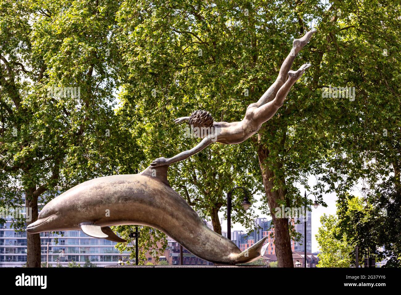 Boy with dolphin statue cheyne walk hi-res stock photography and images ...