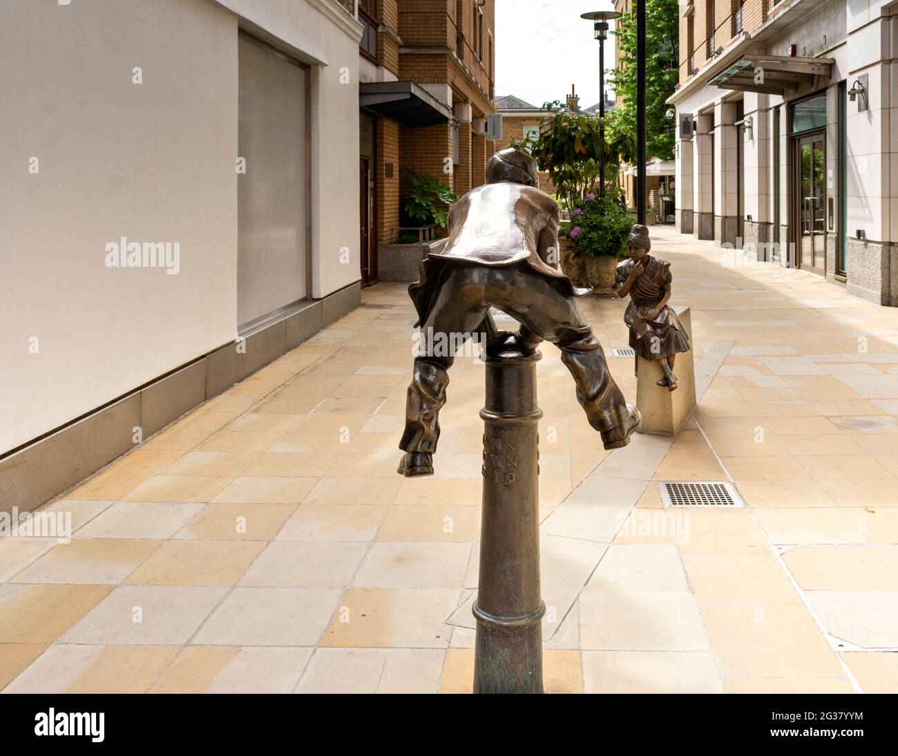 LONDON ENGLAND CHELSEA JUST OFF KINGS ROAD THE TWO PUPILS STATUE BY ...