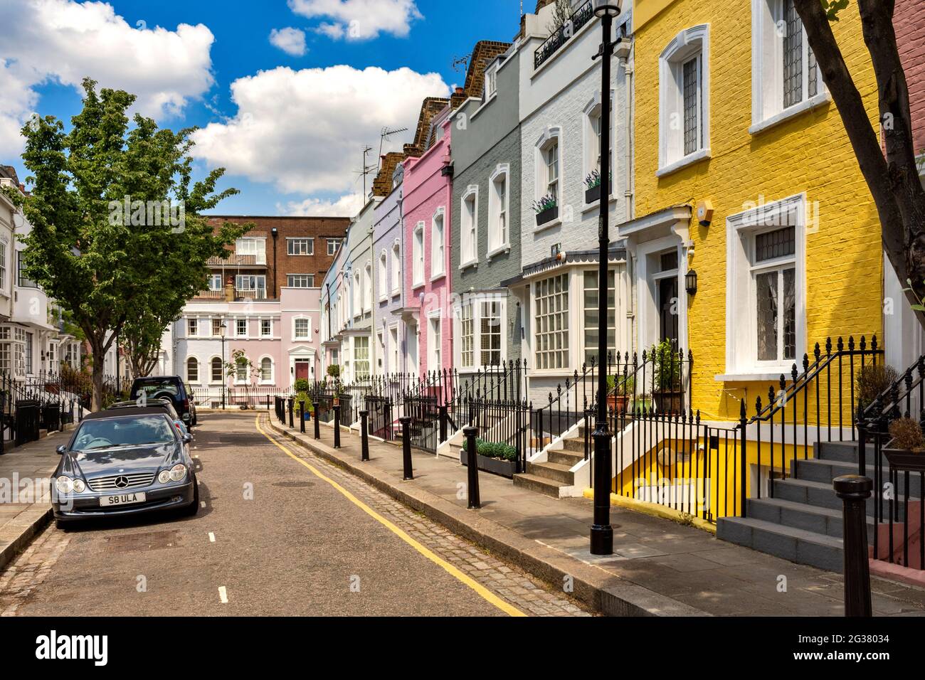 LONDON ENGLAND CHELSEA BYWATER STREET JUST OFF KINGS ROAD A COLOURFUL ...