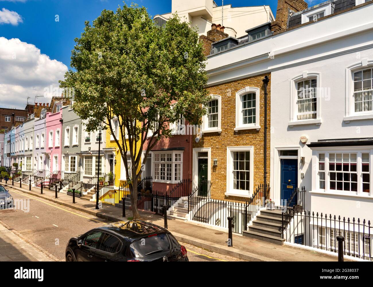 Attractive london houses hi-res stock photography and images - Alamy