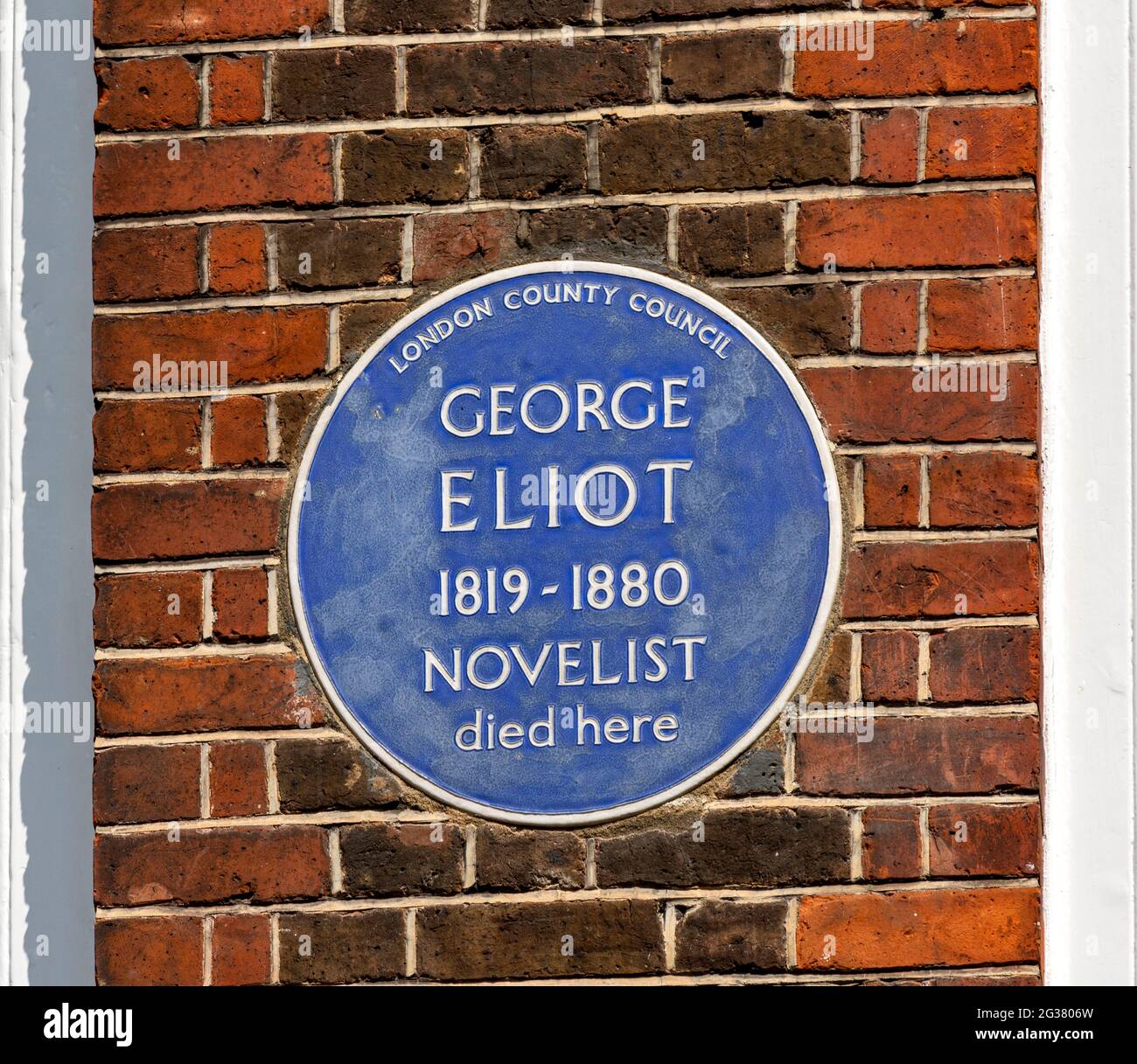 LONDON ENGLAND CHELSEA NUMBER 4 CHEYNE WALK BLUE PLAQUE ON WALL GEORGE ...