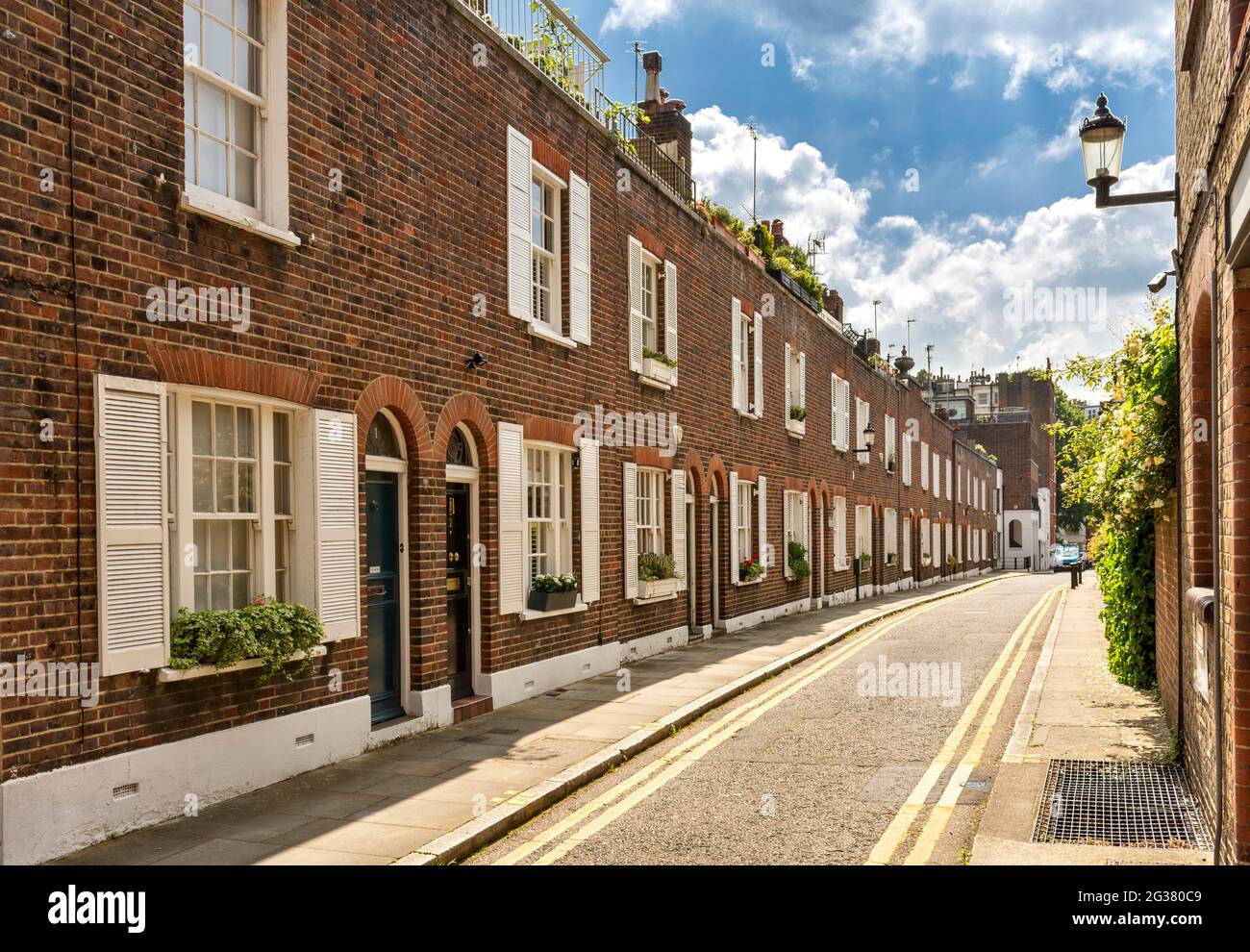 Luxury house in chelsea london hi-res stock photography and images - Alamy