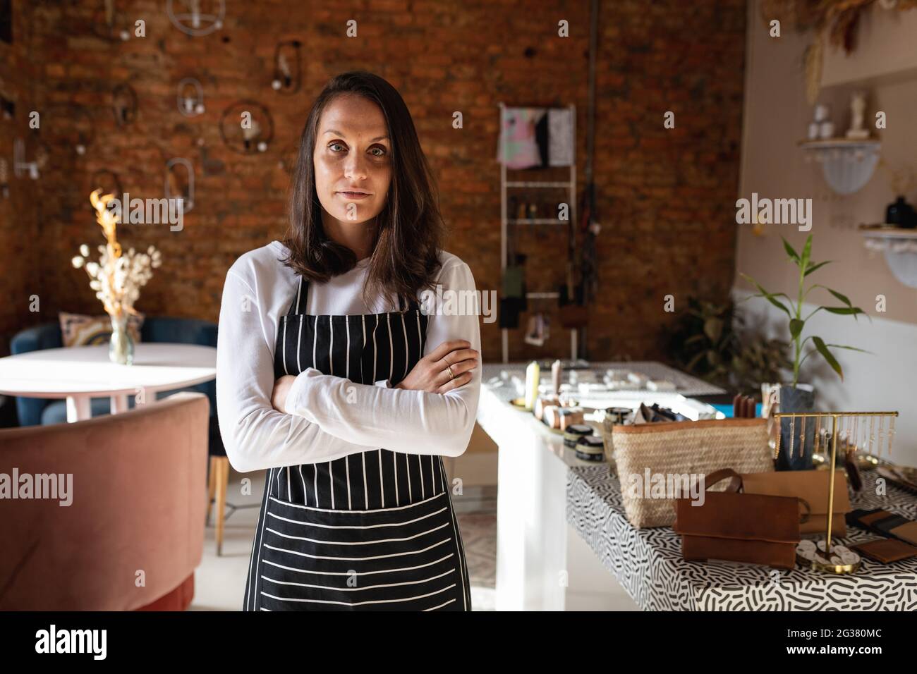 Striped apron hi-res stock photography and images - Alamy