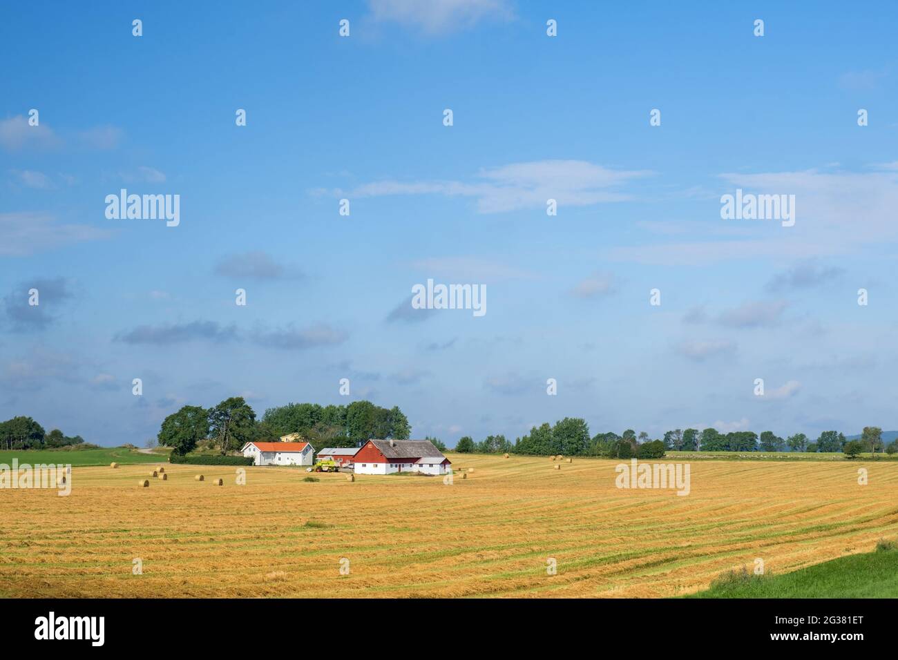 Cultivated agriculture farm field hi-res stock photography and images ...