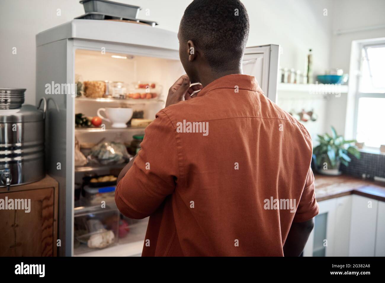 Man opening fridge hi-res stock photography and images - Alamy