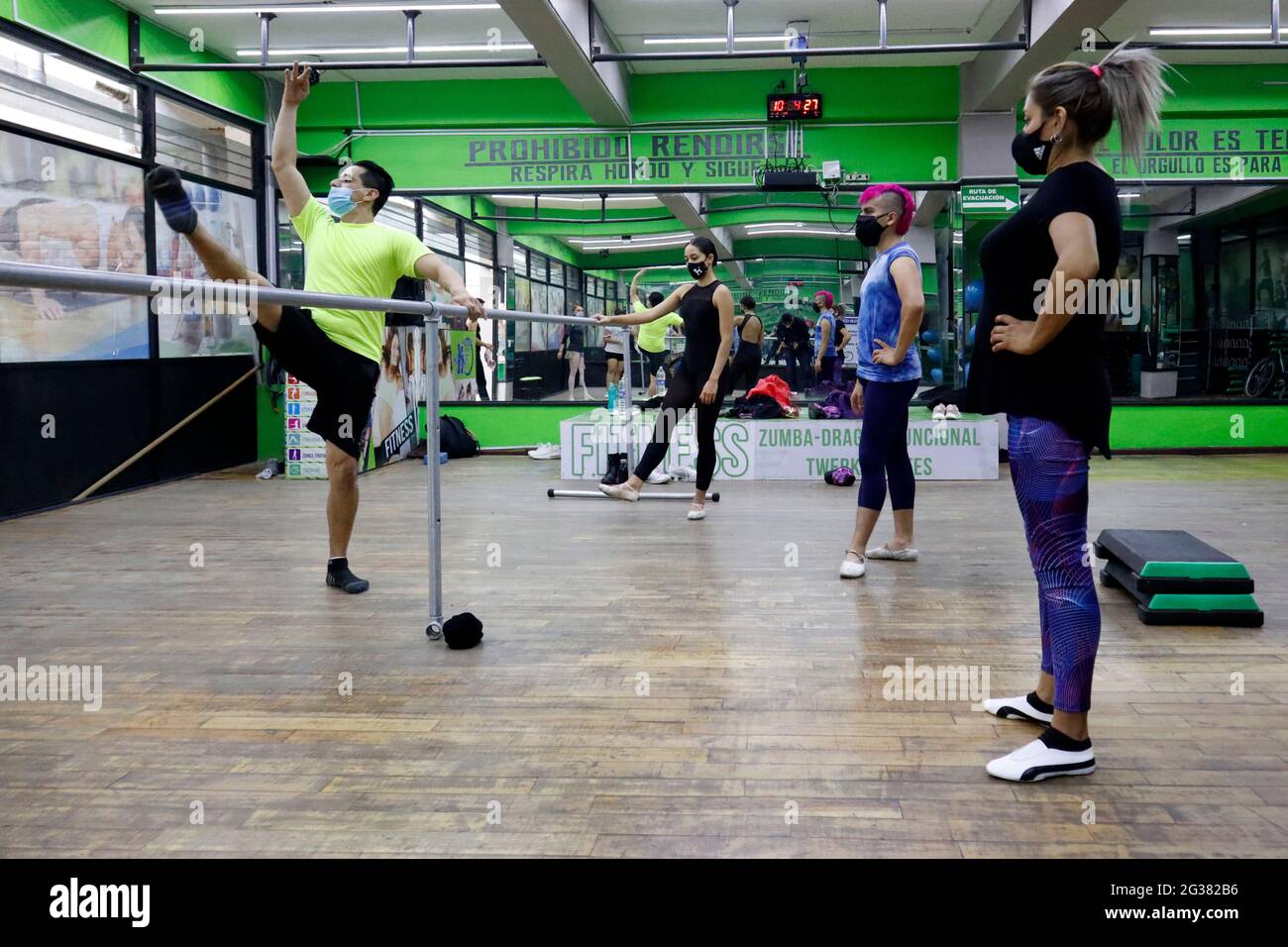 Class dance school mexico hi-res stock photography and images - Alamy