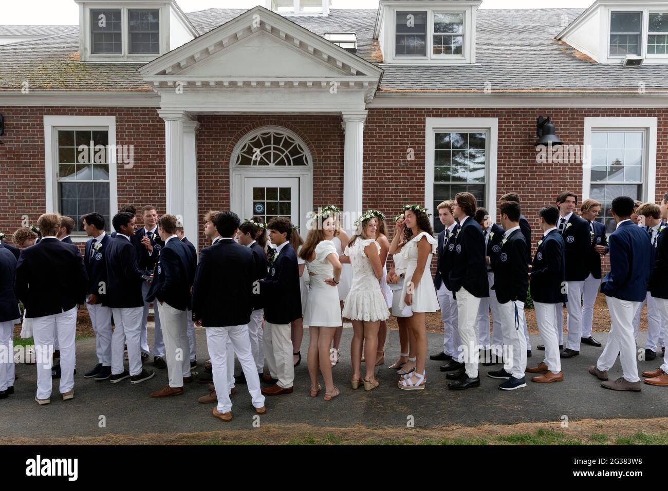 High school graduation ceremonies hi-res stock photography and images ...