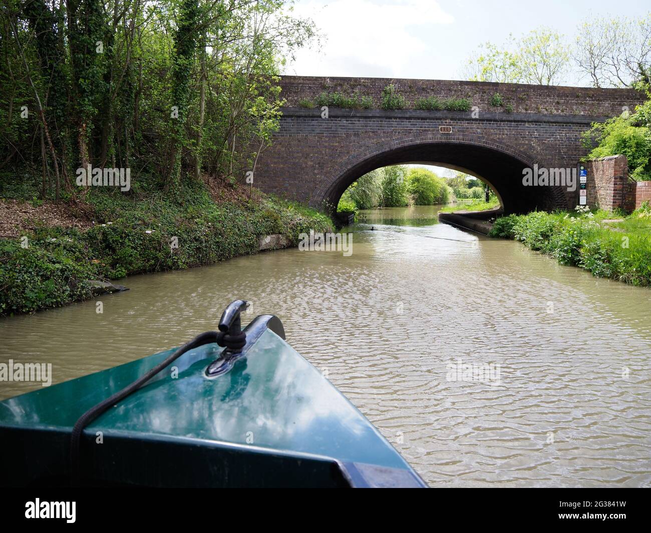 Narrowboat under bridge hi-res stock photography and images - Alamy