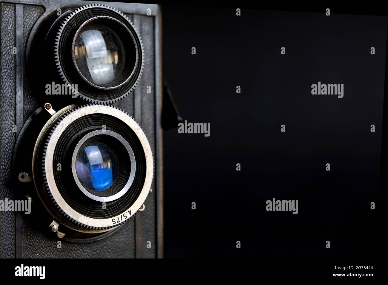 The old medium-format TLR camera Stock Photo - Alamy