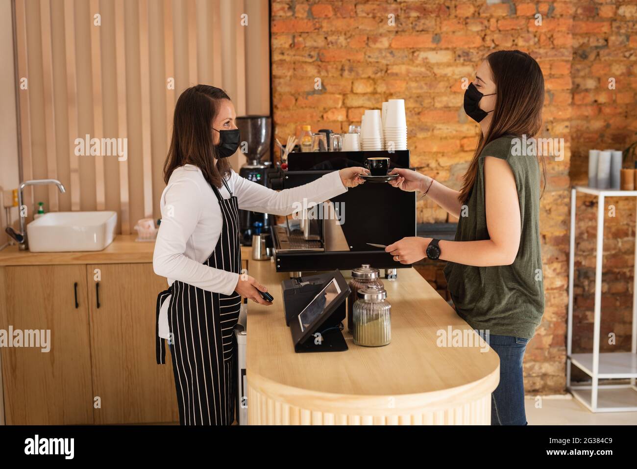 Customer order hi-res stock photography and images - Alamy