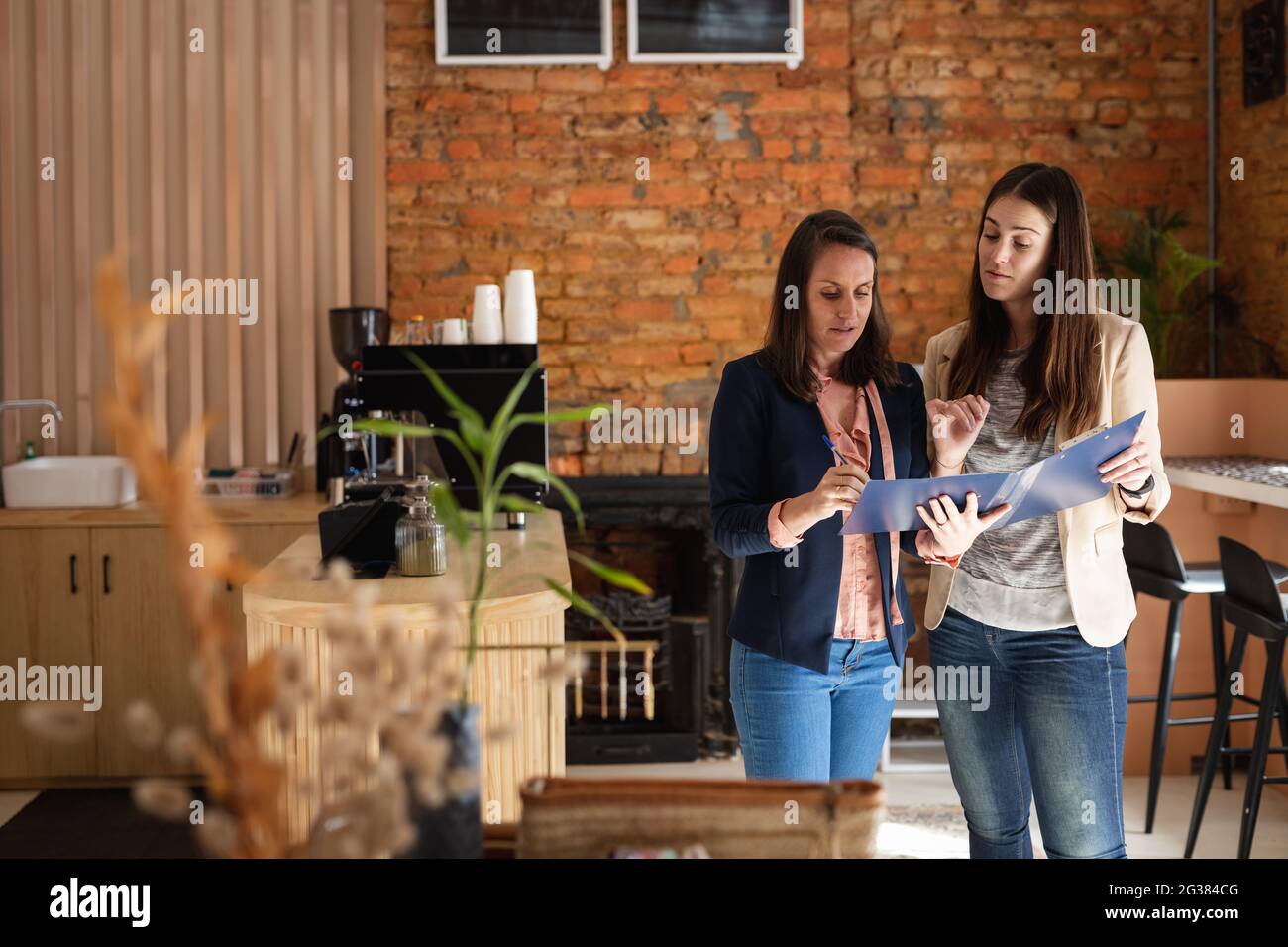Women sitting inside cafe hi-res stock photography and images - Alamy