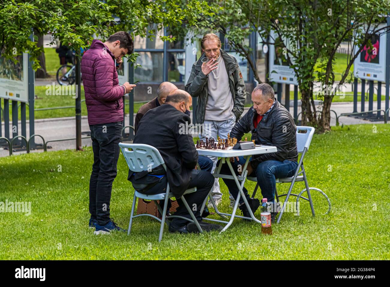 Chess players in the city garden of Sofia, Bulgaria Stock Photo - Alamy