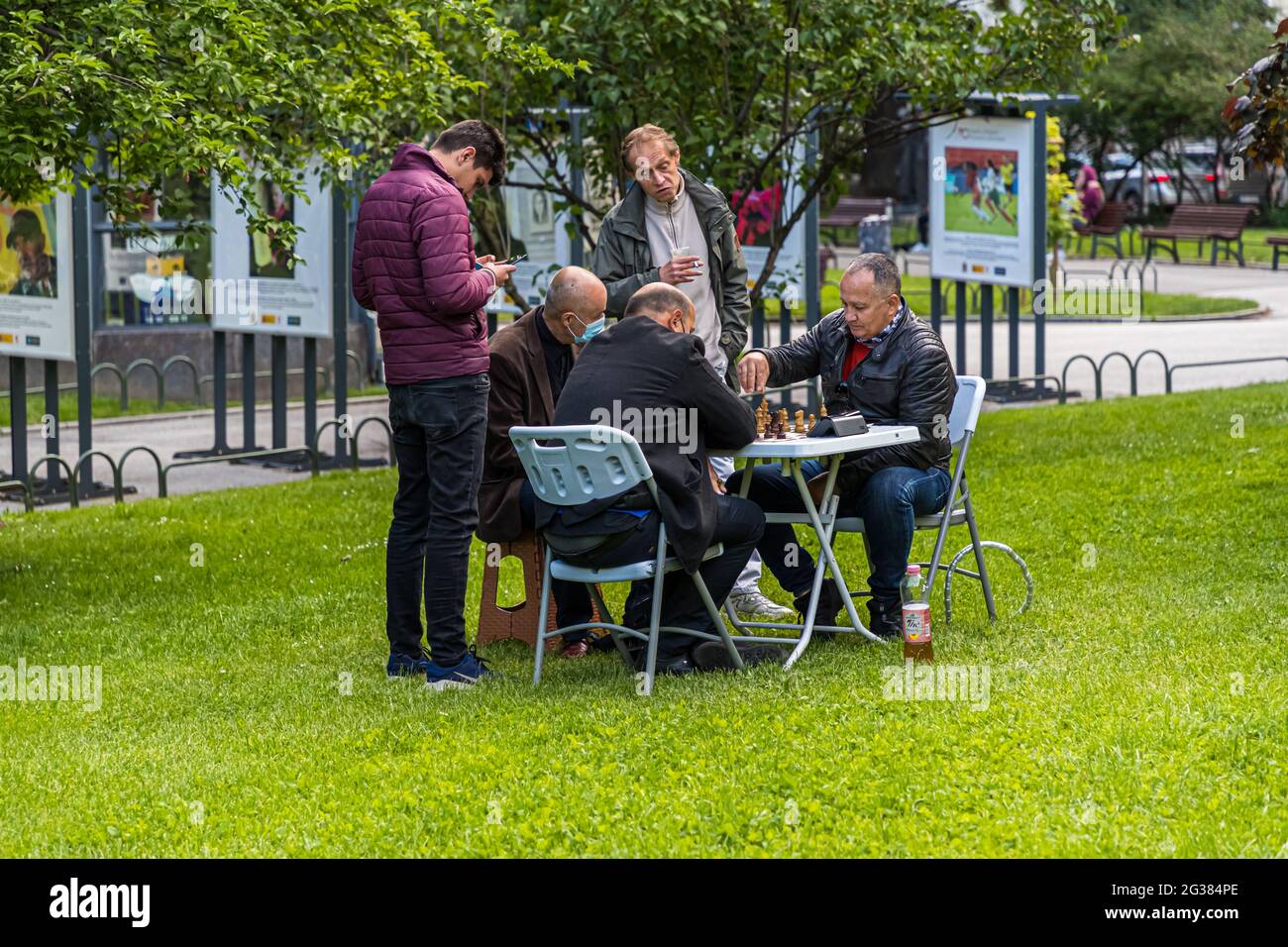 Chess players in the city garden of Sofia, Bulgaria Stock Photo - Alamy