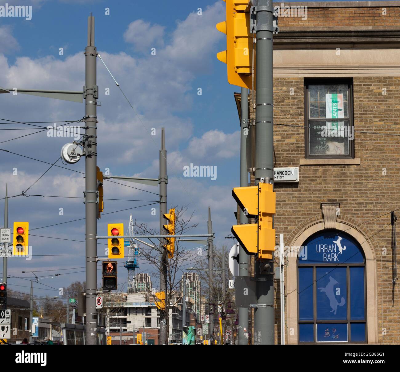 Downtown toronto traffic hi-res stock photography and images - Alamy