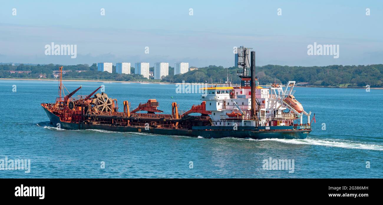 Southampton Water, England, UK. 2021. Arco Beck a trailing suction ...