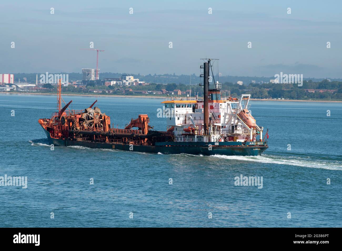 Southampton Water, England, UK. 2021. Arco Beck a trailing suction ...