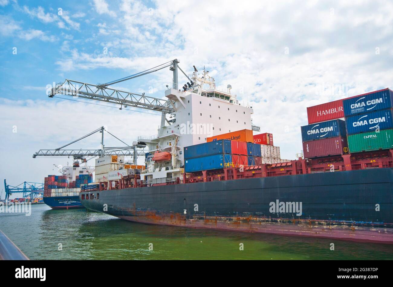 Holland port shipping container hi-res stock photography and images - Alamy