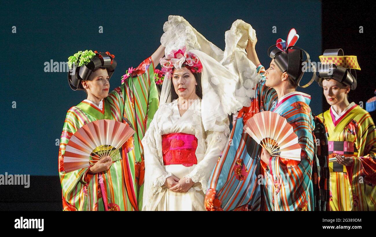 Madam butterfly hi-res stock photography and images - Alamy