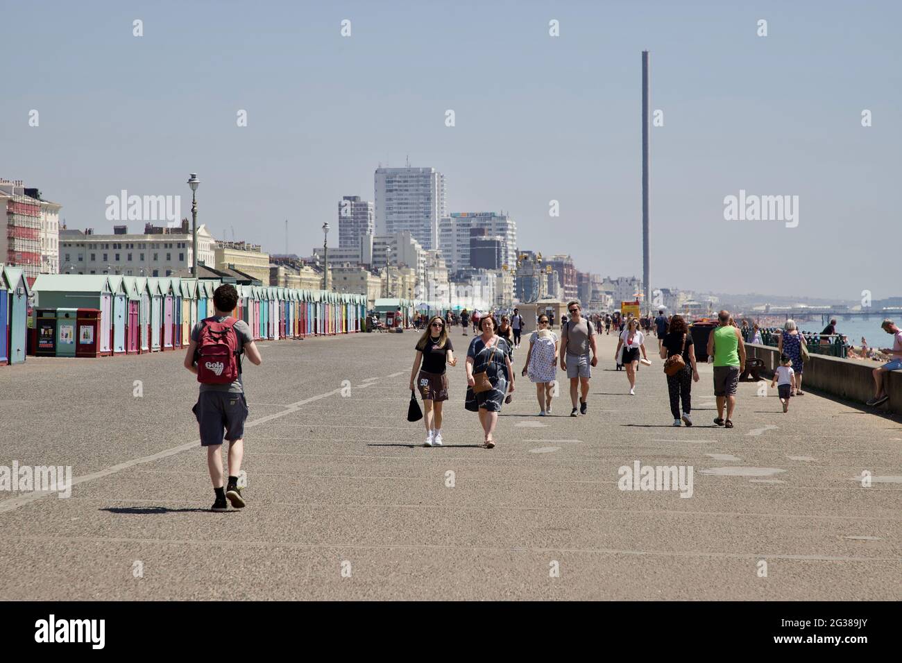 Brighton heatwave crowd hi-res stock photography and images - Alamy