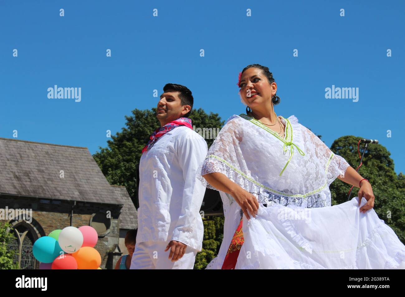 Mexican dancers performing Stock Photo - Alamy