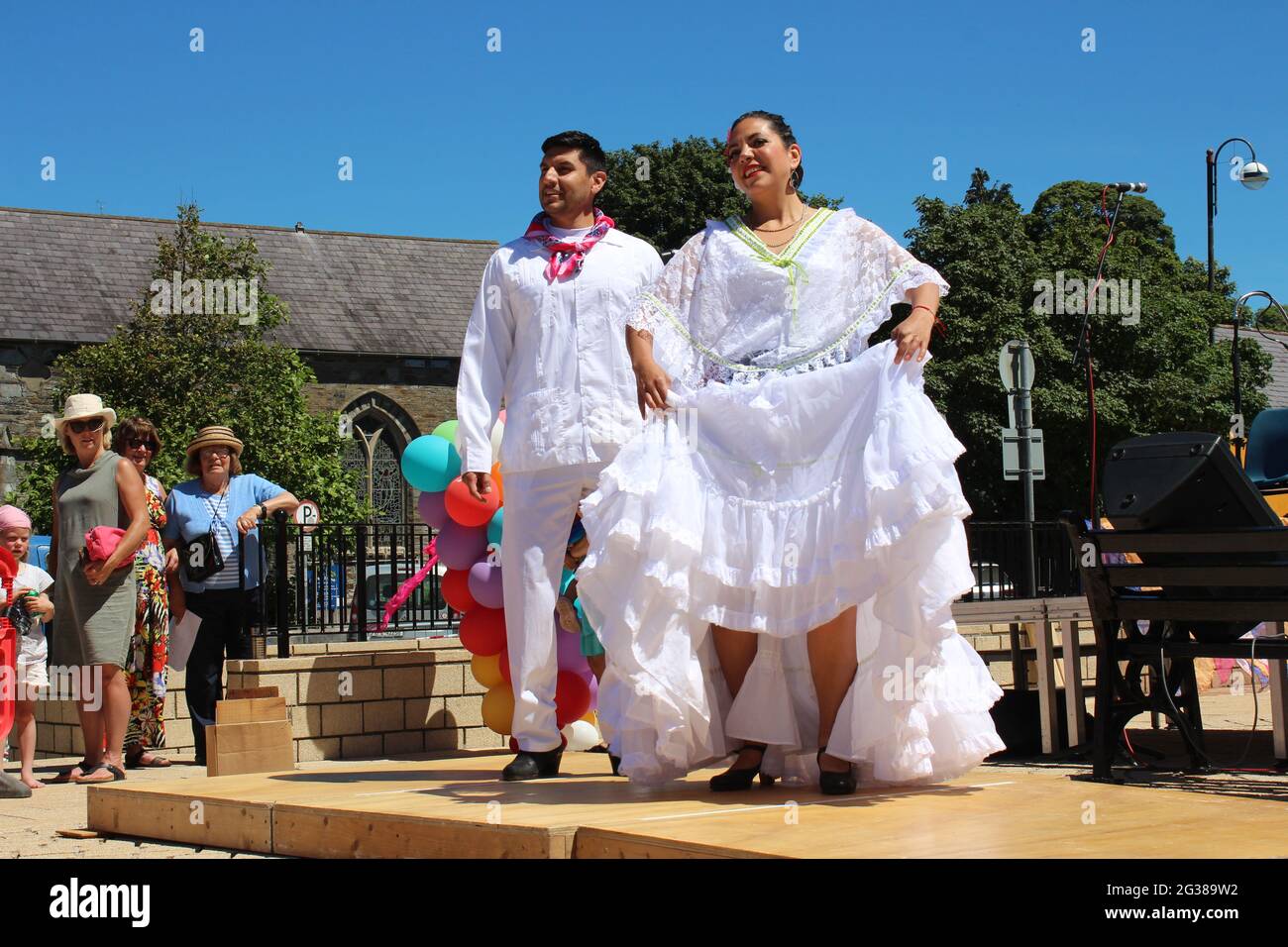 Mexican dancers performing Stock Photo - Alamy
