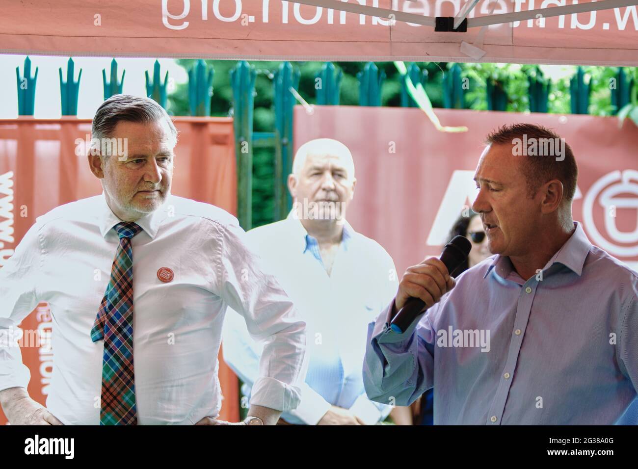 The Rt Hon MP Barry Gardiner visits the Jacobs Douwe Egberts (JDE ...