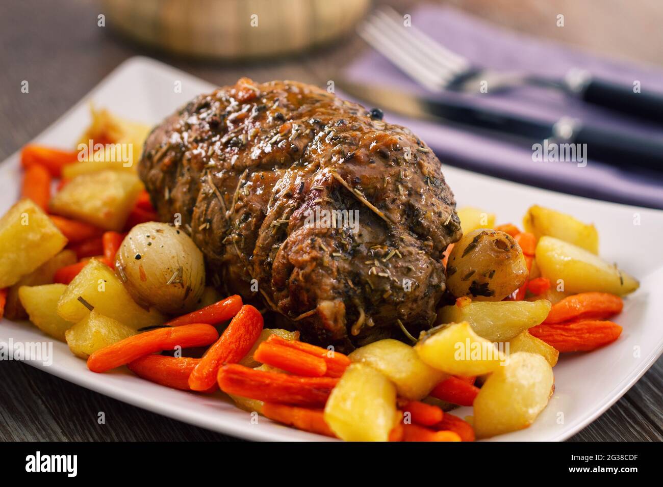 Rustic carrots roast hi-res stock photography and images - Alamy