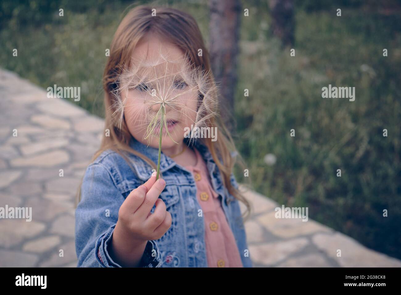 Child huge flower hi-res stock photography and images - Alamy