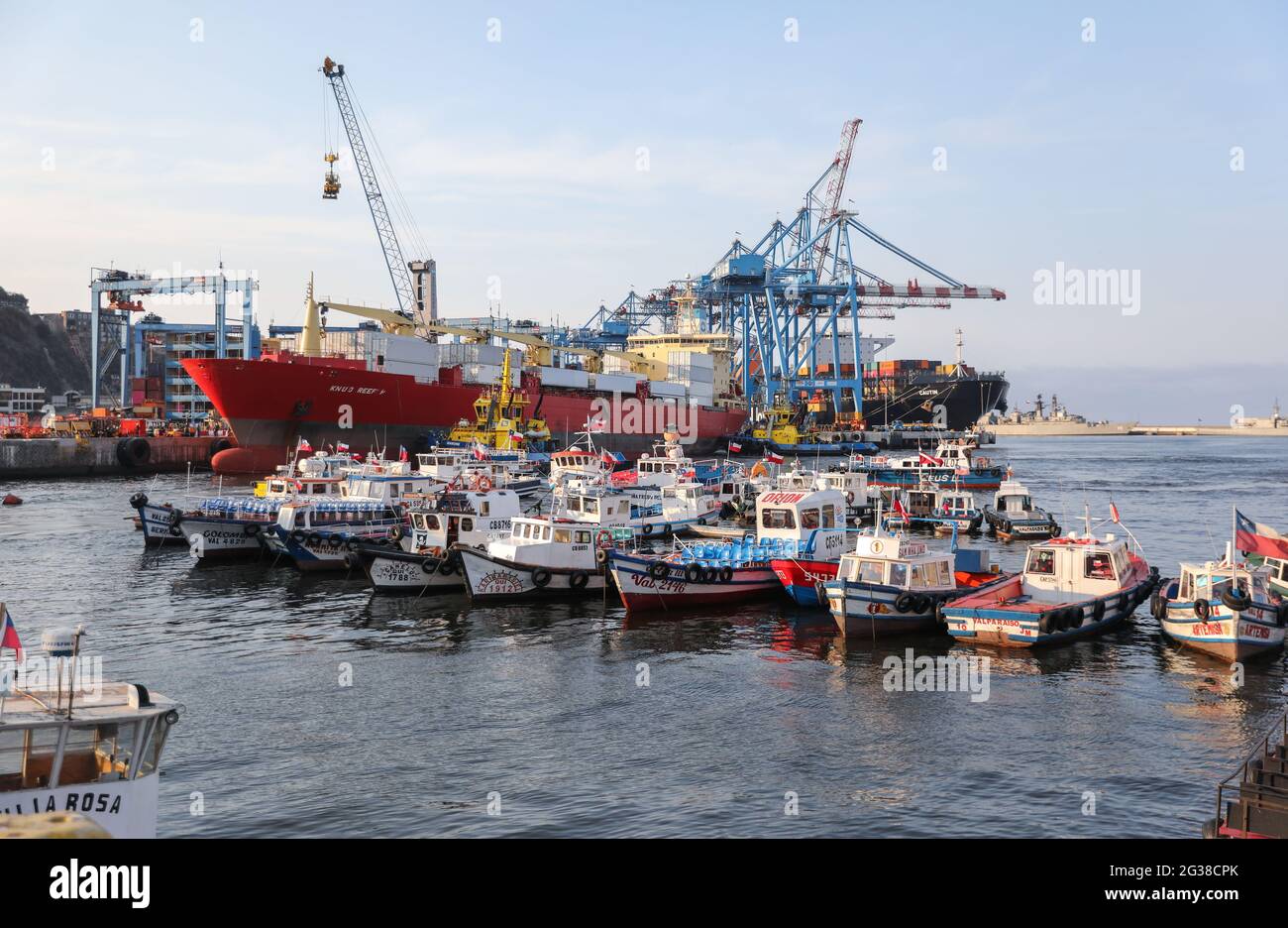 Harbor ships in Valparaiso Chile Stock Photo - Alamy