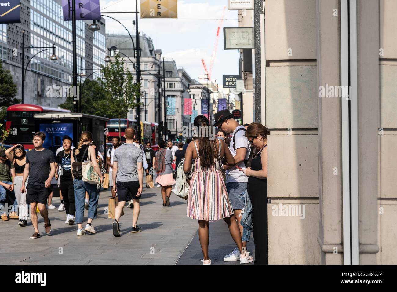 Red porsche london street hi-res stock photography and images - Alamy