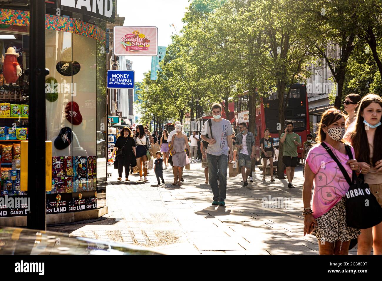 Red porsche in london street hi-res stock photography and images - Alamy