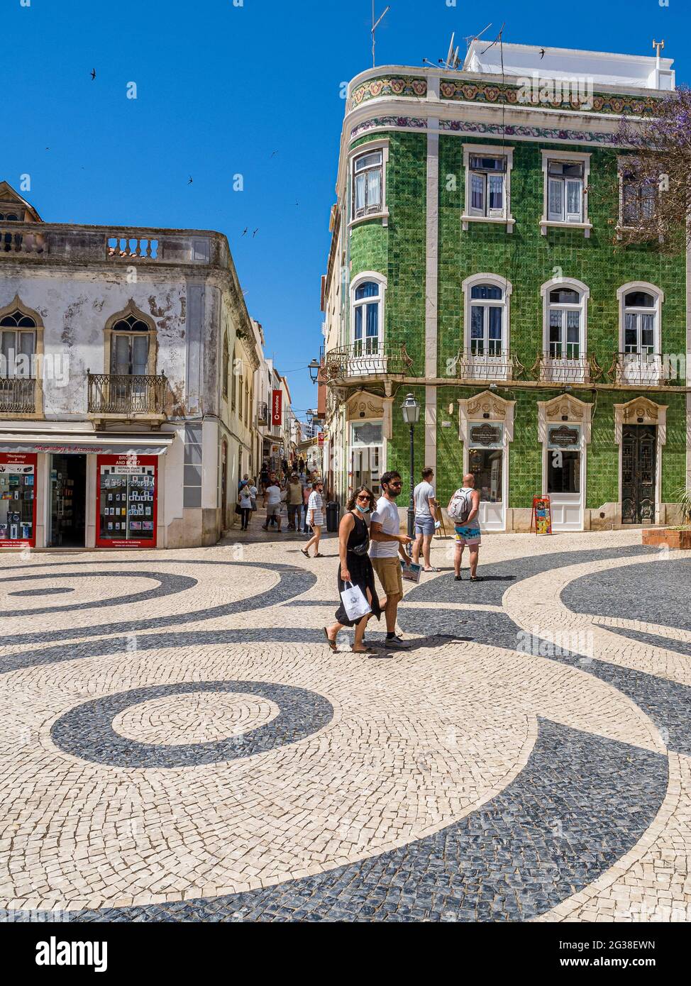 Green tiled building hi-res stock photography and images - Alamy