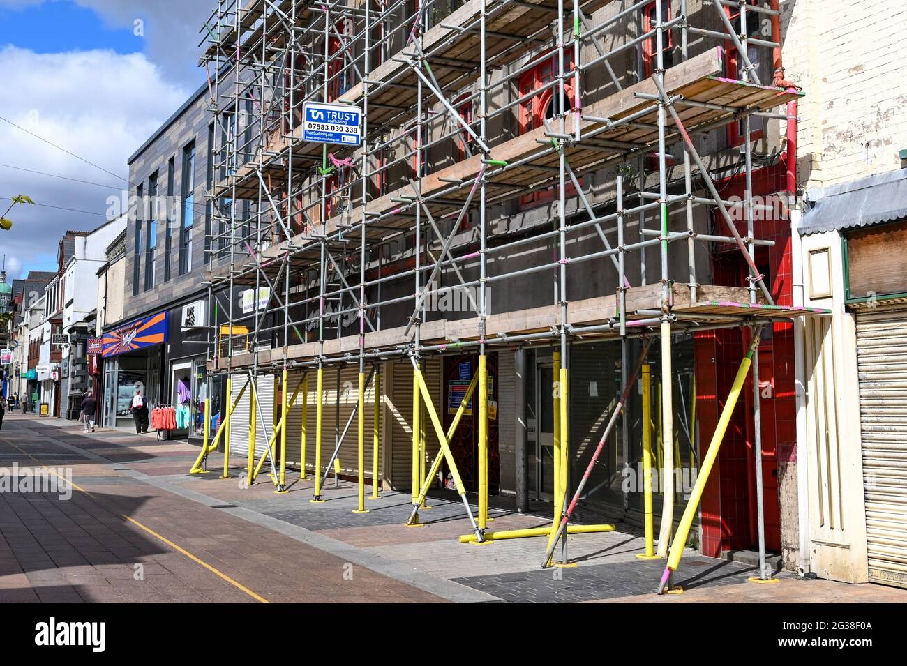 Merthyr Tydfil, Wales - May 2021: Scaffolding on the front of an empty ...