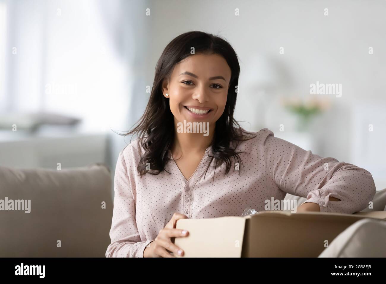 Happy customer receiving order from online store, unboxing parcel Stock ...