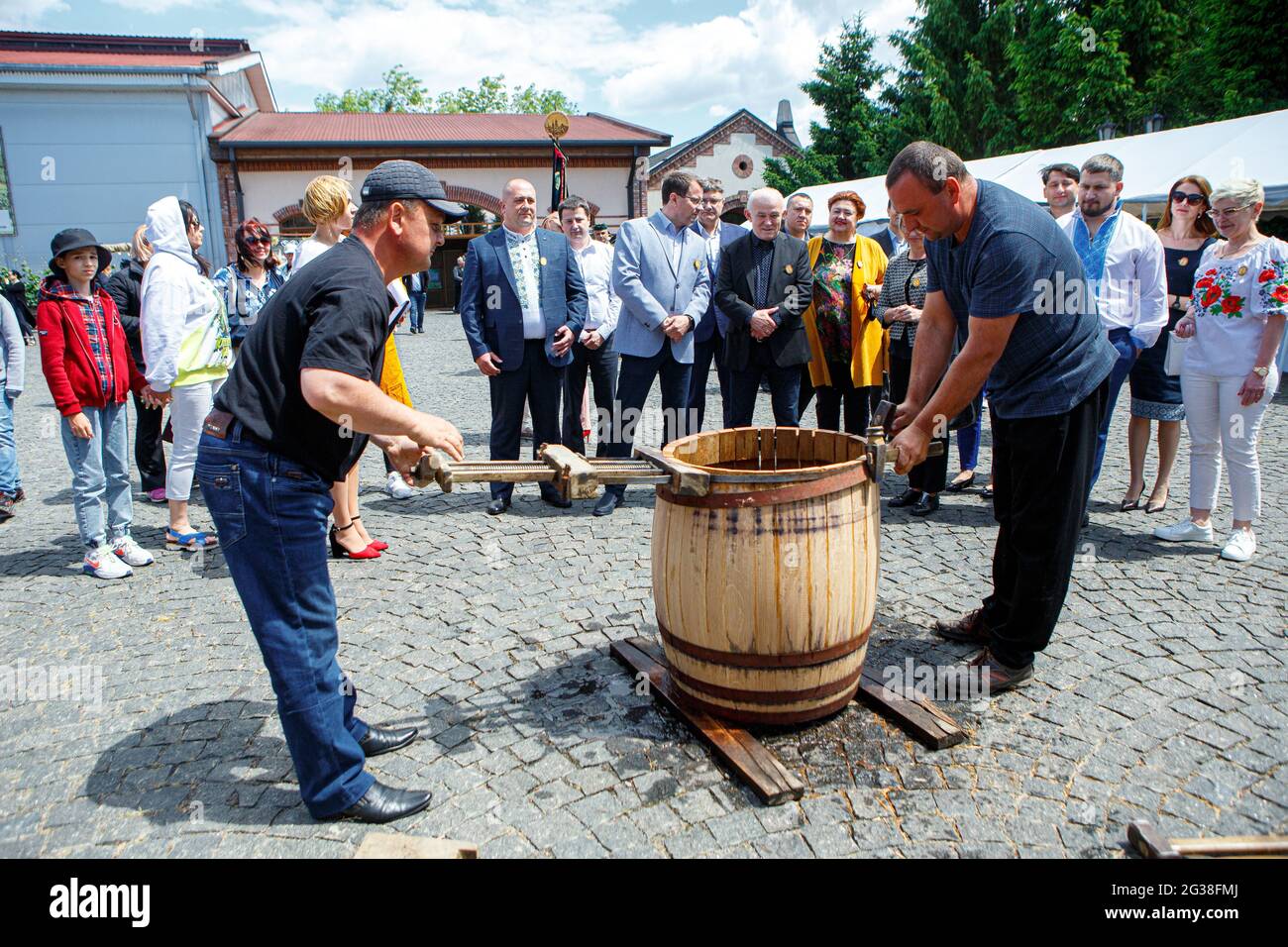 Non Exclusive: BEREHOVE, UKRAINE - JUNE 13, 2021 - Men make a wine ...