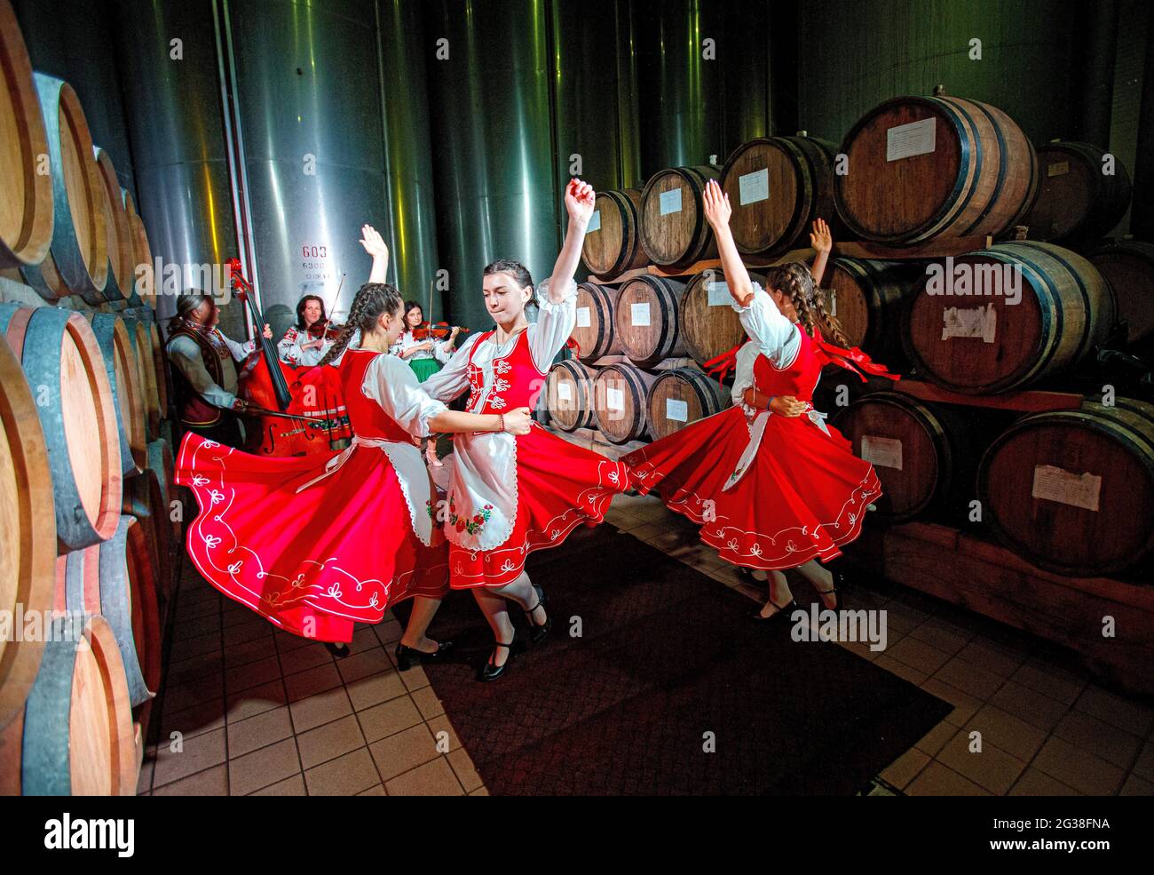 Non Exclusive: BEREHOVE, UKRAINE - JUNE 13, 2021 - Girls in traditional ...