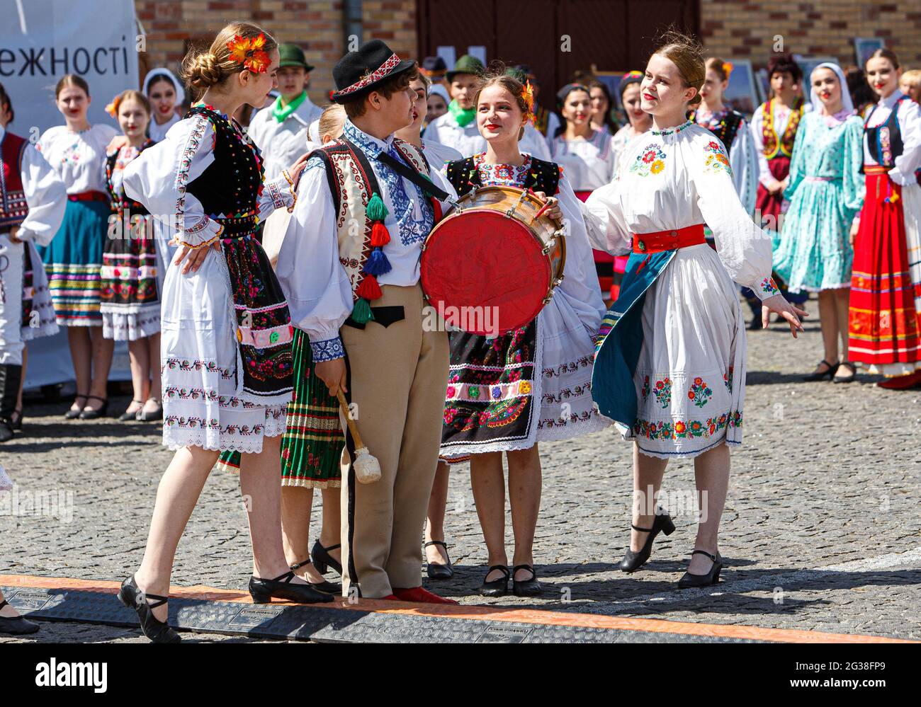 Non Exclusive: BEREHOVE, UKRAINE - JUNE 13, 2021 - A folk band performs ...