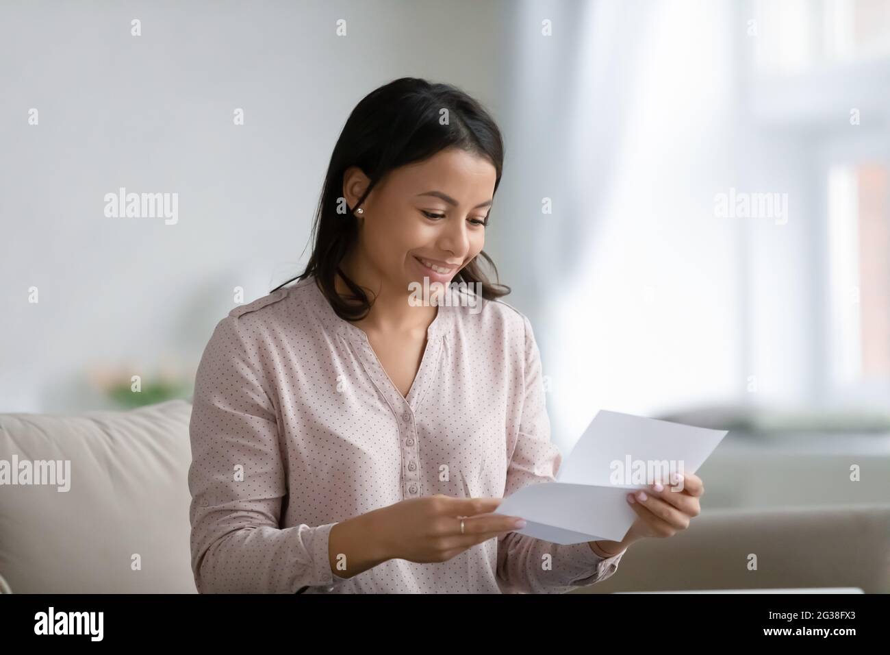 Black woman reading letter hi-res stock photography and images - Alamy