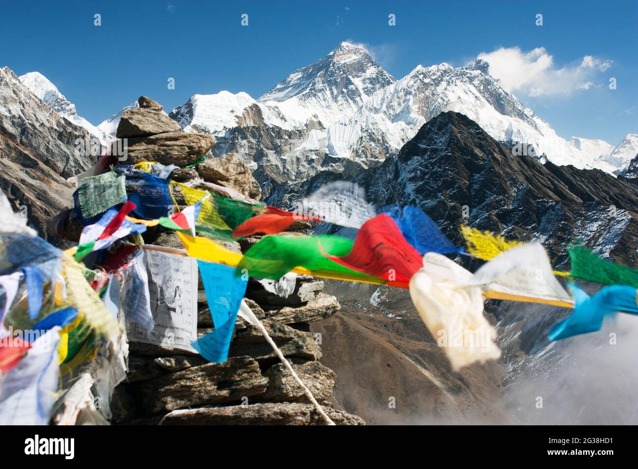 Mount everest summit prayer flag hi-res stock photography and images ...