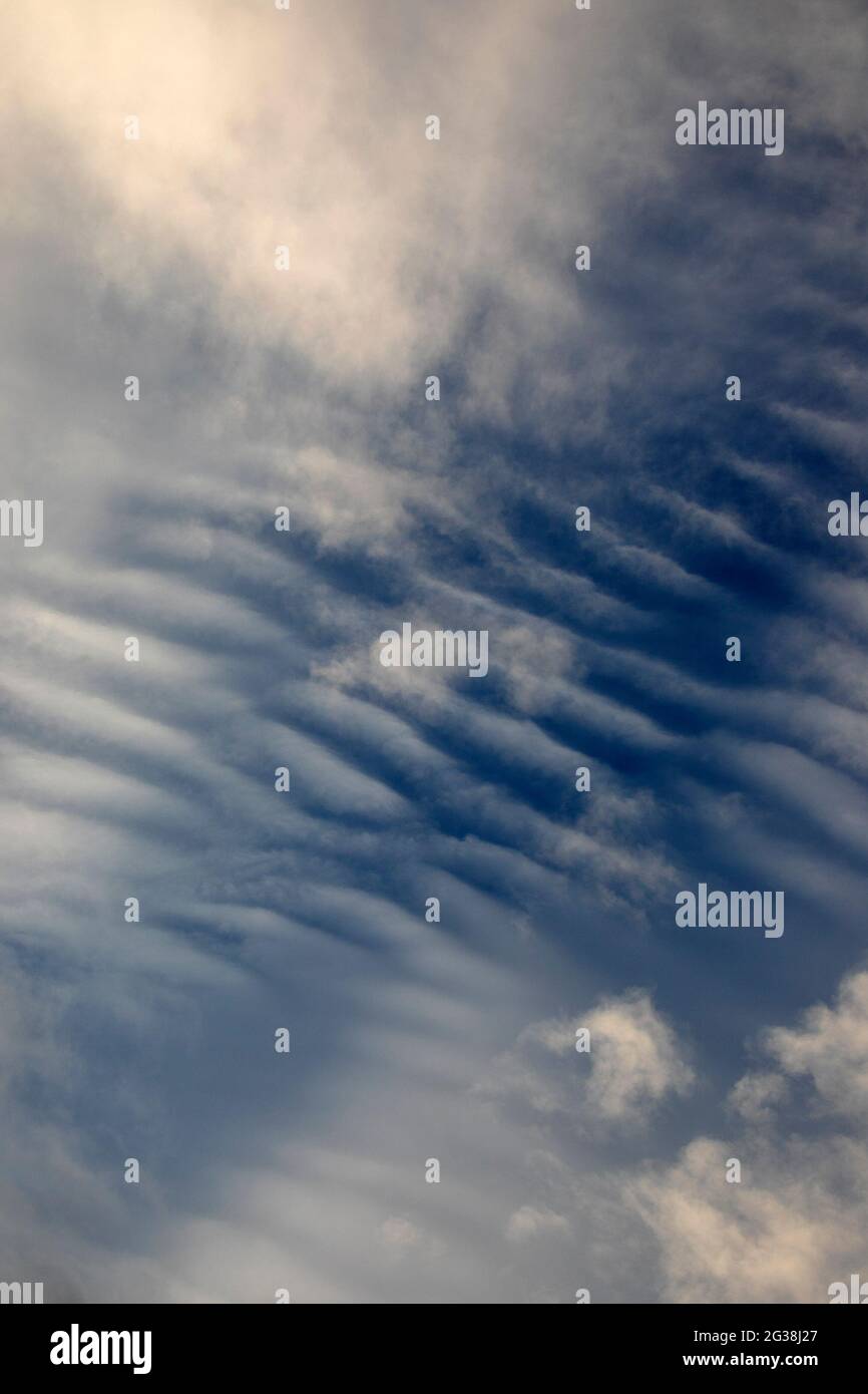 Cumulus clouds over prairie hi-res stock photography and images - Alamy
