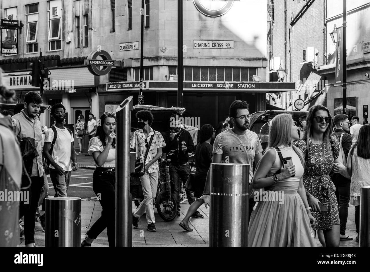 Street london crowds legs hi-res stock photography and images - Alamy