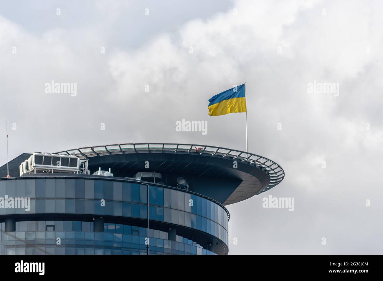 Building with ukraine flag hi-res stock photography and images - Alamy