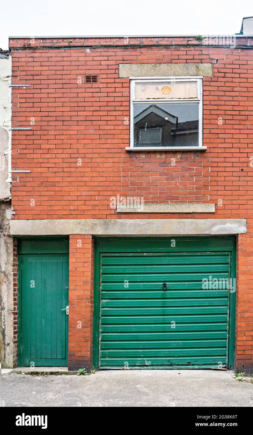 Two storey commercial building hi-res stock photography and images - Alamy