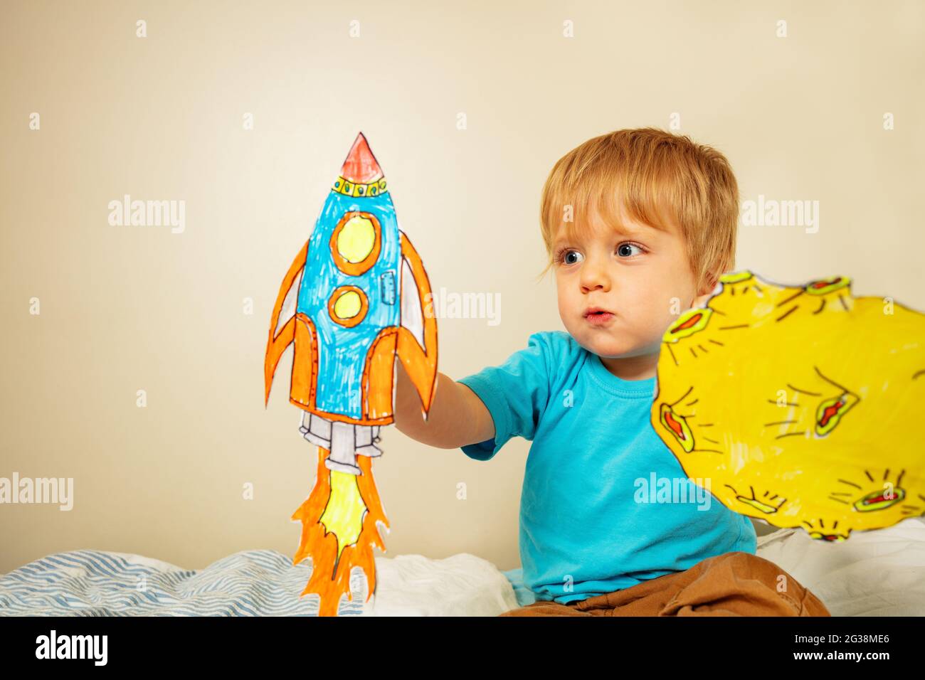 Boy paper rocket hi-res stock photography and images - Alamy