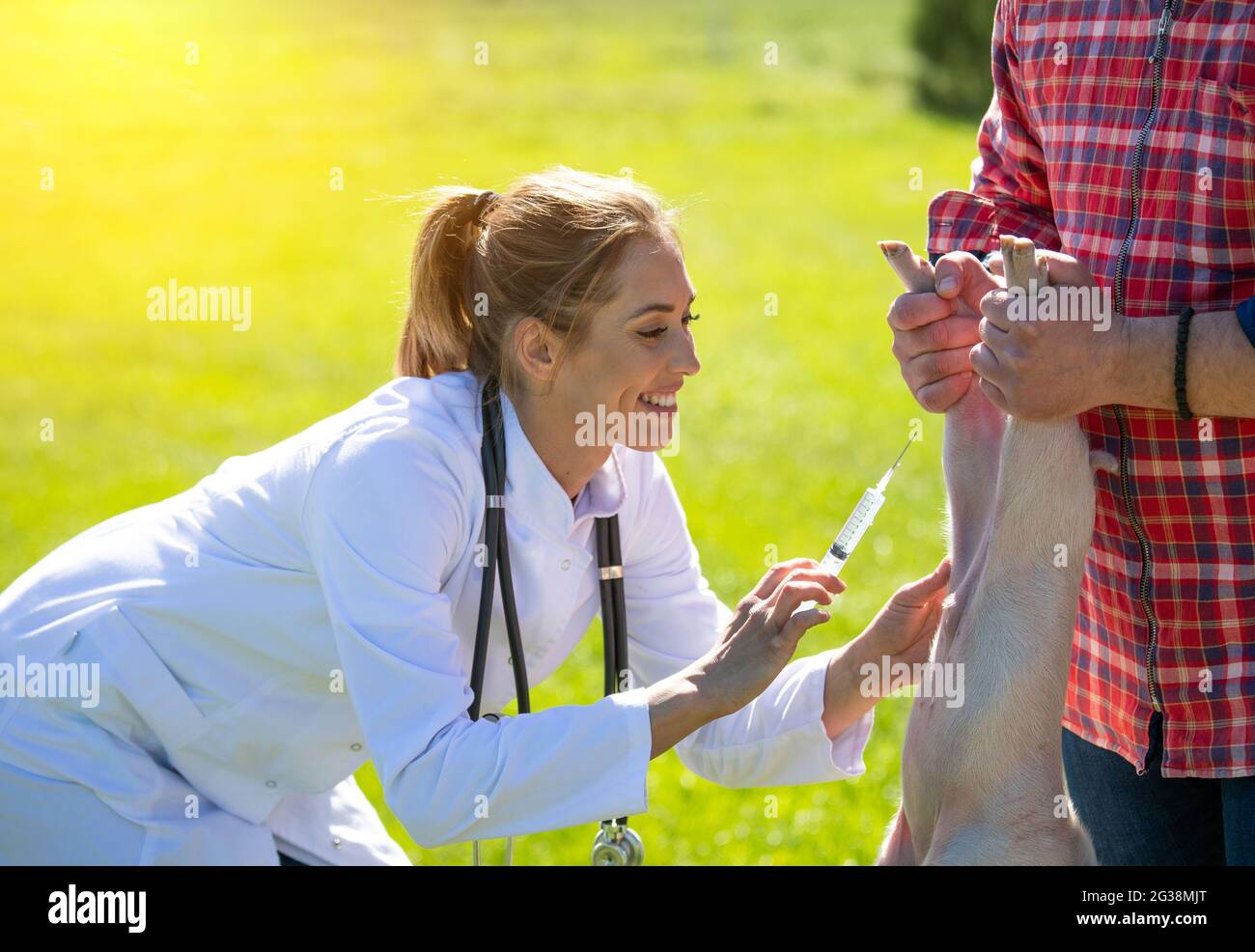 Woman wearing lab coat hi-res stock photography and images - Alamy