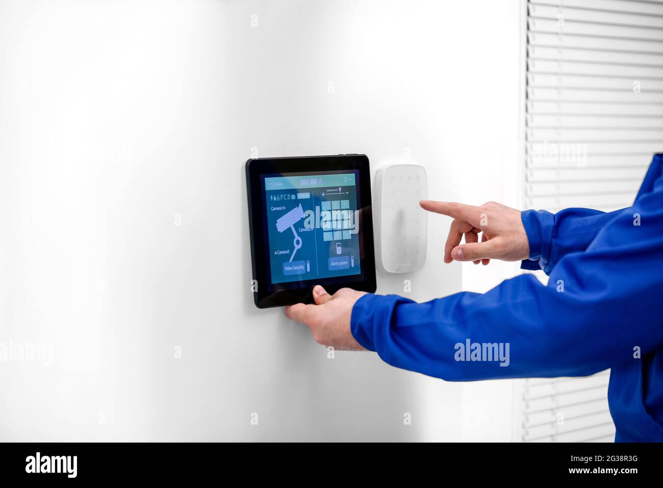 Alarm control panel install hi-res stock photography and images - Alamy