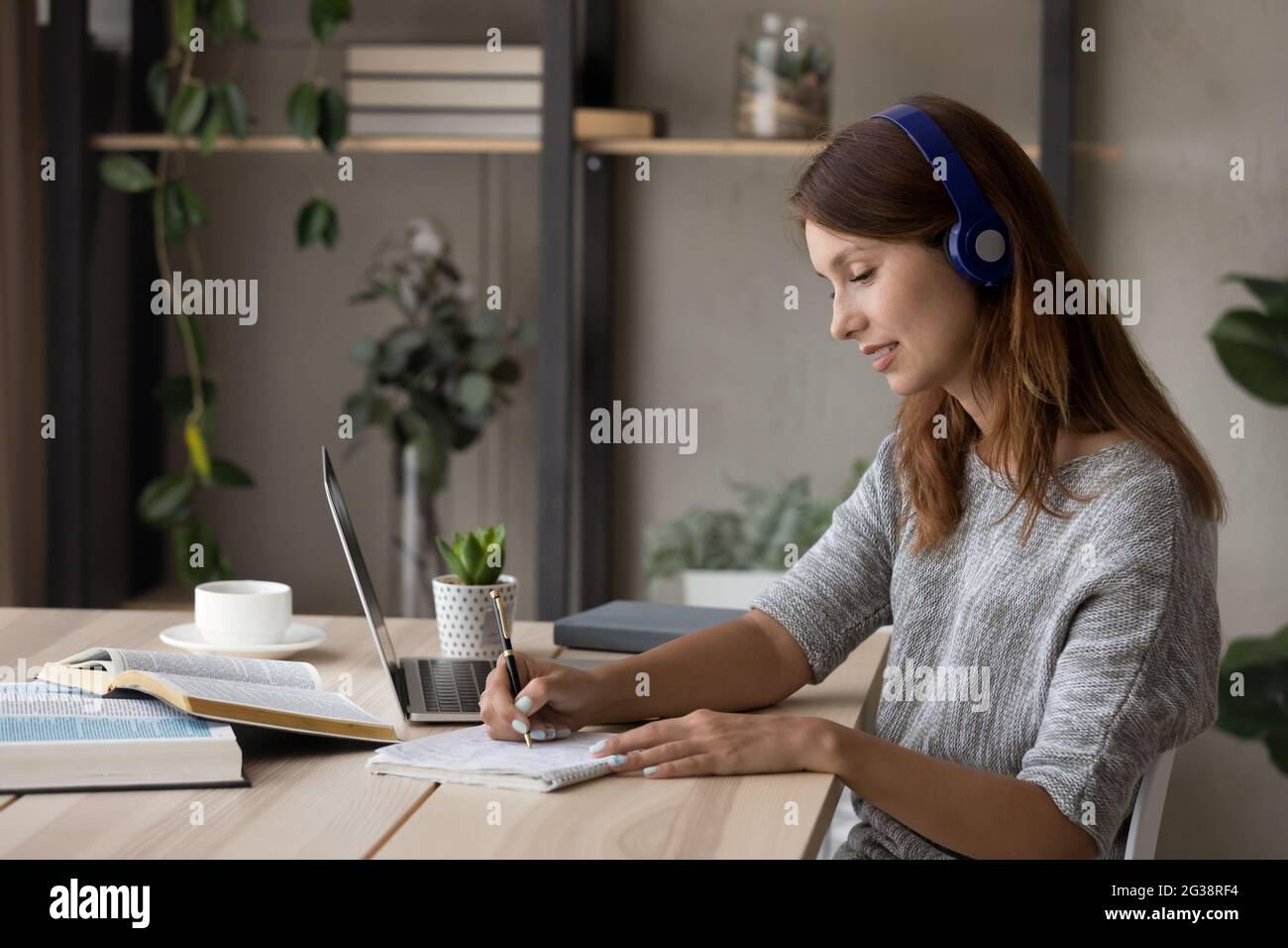Woman taking exam desk hi-res stock photography and images - Alamy