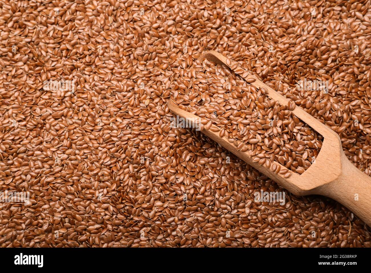 Scoop on raw flax seeds Stock Photo - Alamy